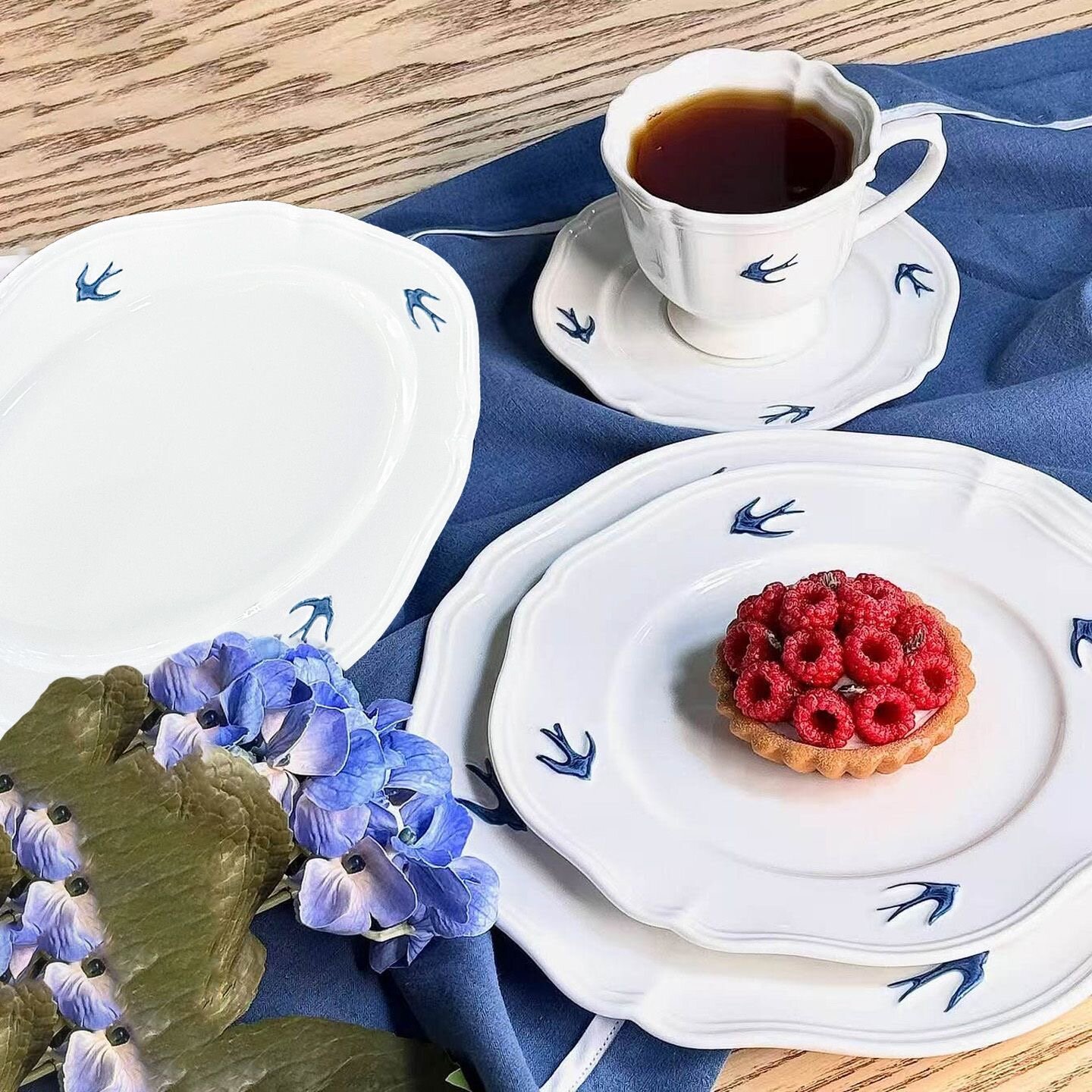 Закусочная тарелка "Синяя ласточка" 20 см, керамика, рельефный узор