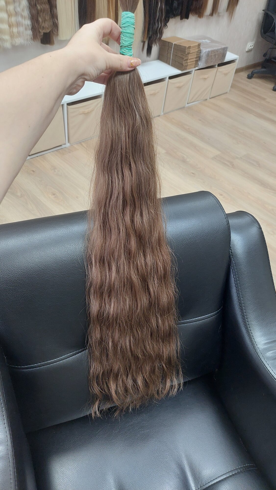 Натуральные волосы для наращивания 73 см 100г, природная волна, люкс, русый оттенок