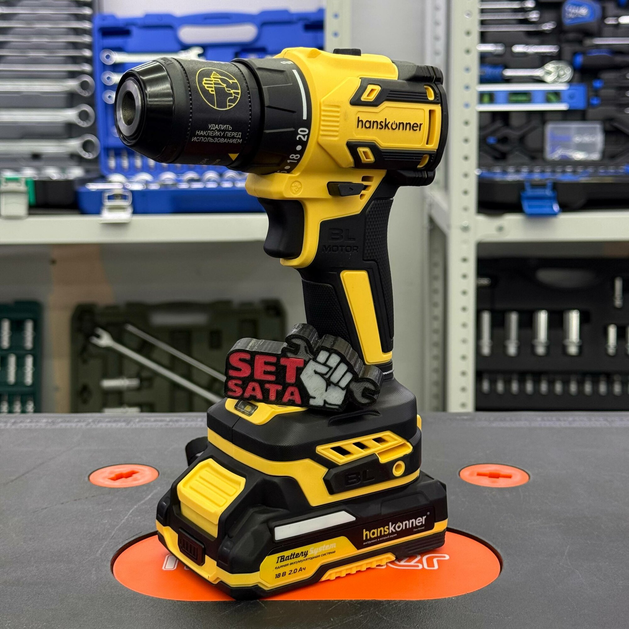 Шуруповерт Hankonner HCD2065C 1BatterySystem, 18В, бесщеточный, в кейсе, 2 аккумулятора