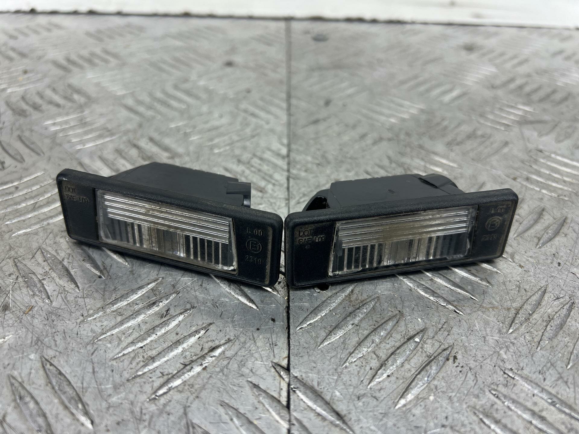 Подсветка номера Nissan Juke F15 рест. (2014 - 2020) 2KA009646-00