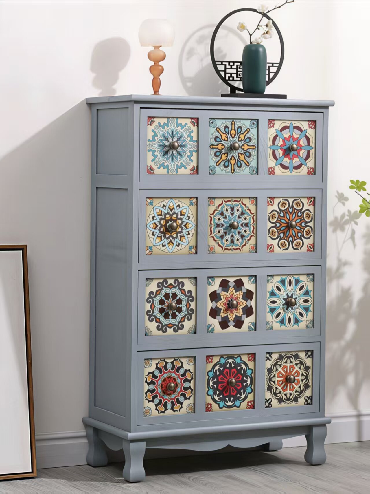 Запирающиеся шкафчики из массива дерева в европейском стиле в стиле ретро, окрашенные балконные запирающиеся шкафчики