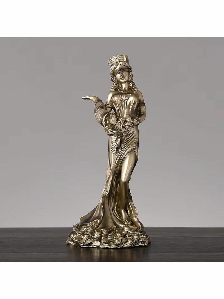 Статуя древнегреческой богини богатства