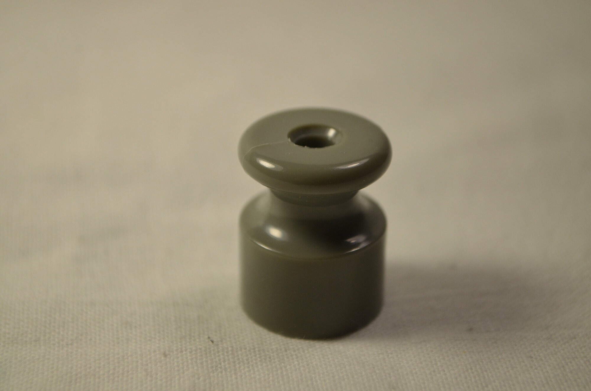 PrimaLuce Ретро изолятор, пластик, цвет серый, 1уп/50шт.