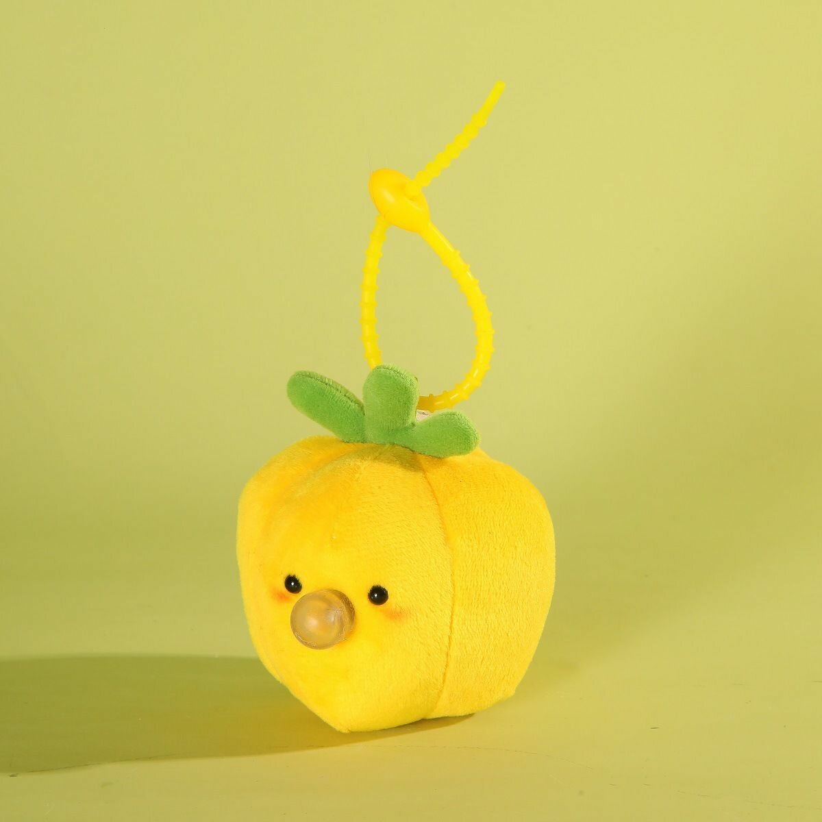Мягкие игрушки-сквиши в виде овощей и фруктов, милые плюшевые игрушки, маленькие подвески для сумок, игрушки со звуком.