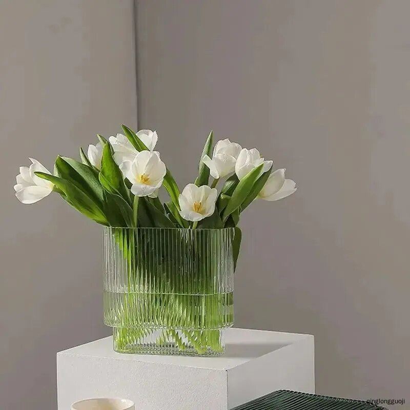 Ваза стеклянная для цветов 18 см белая, 1 шт. Интерьерная ваза для дома