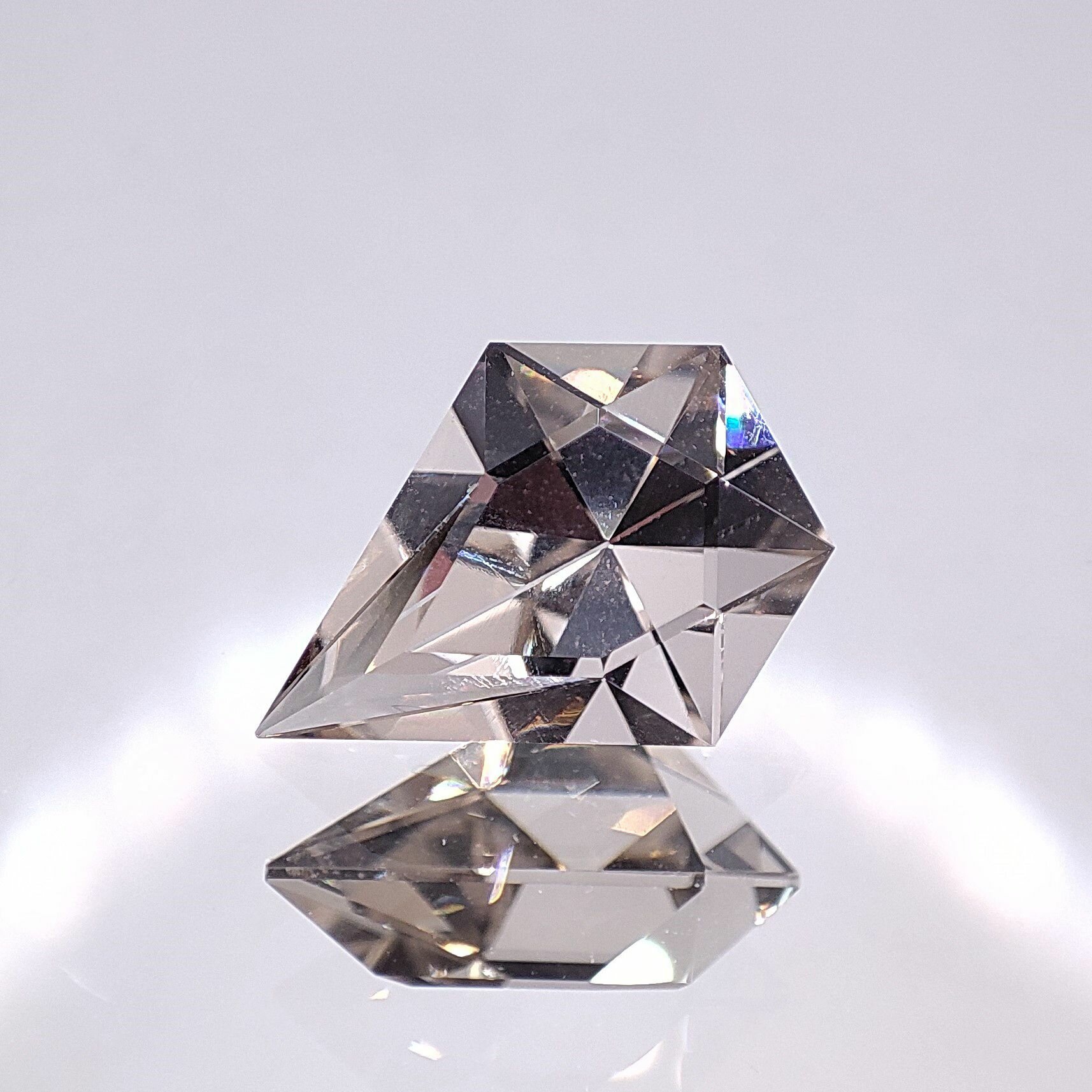 Дымчатый Кварц (Раухтопаз) 3.85 ct. Урал + гемм. заключение