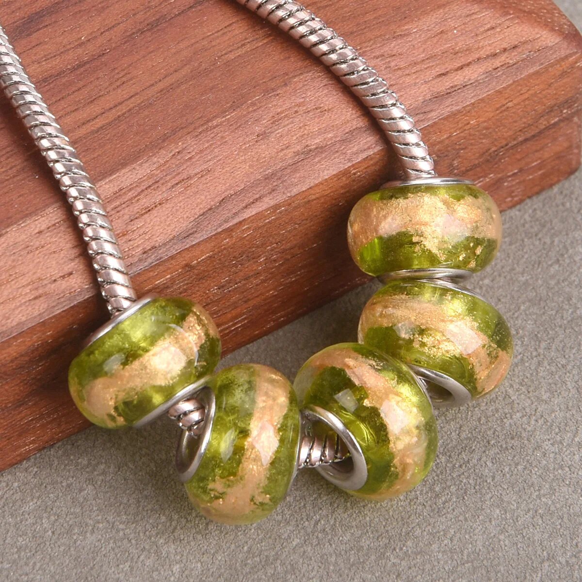 Бусины из муранского стекла, цвет 47 Olive, 5 шт.