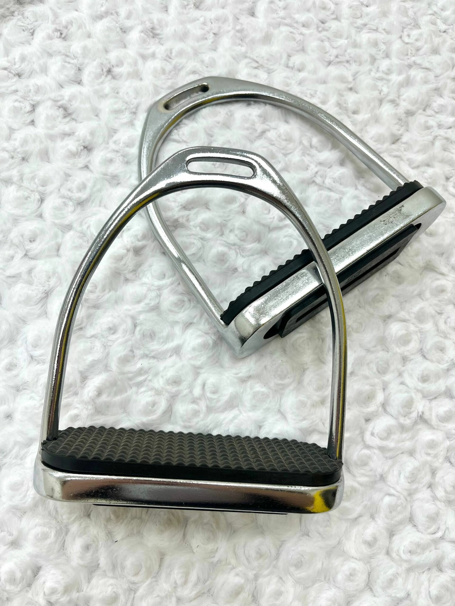 Стремена никелированные с резиновыми вставками для конного спорта