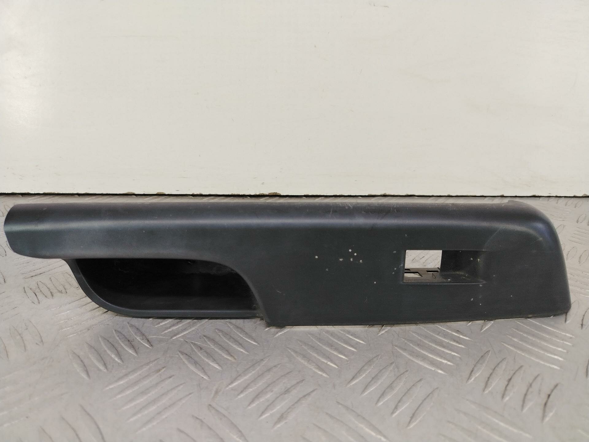 Накладка двери внутренняя передняя правая Suzuki Alto 7 2012 8371468K3