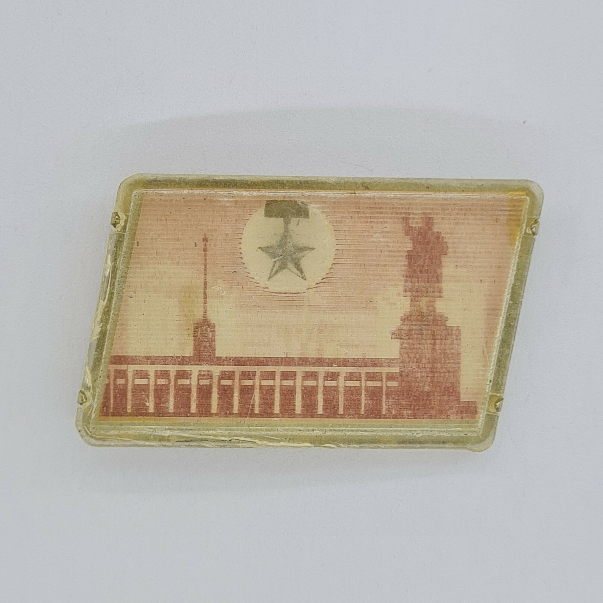 Значок СССР. Волгоград, город герой, здание и звезда. Винтажный значек.