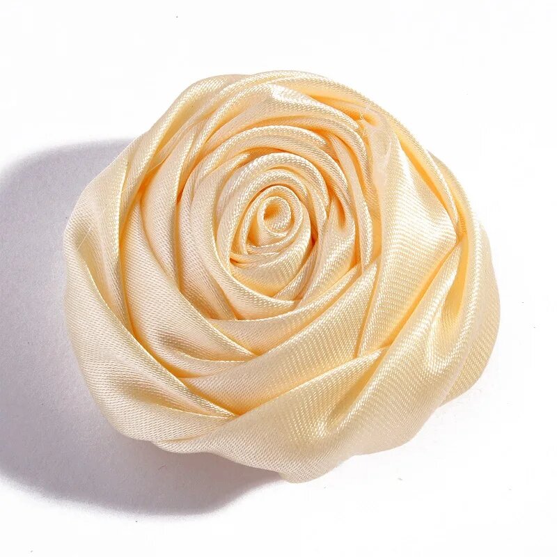 Роза из атласной ленты Ivory для волос
