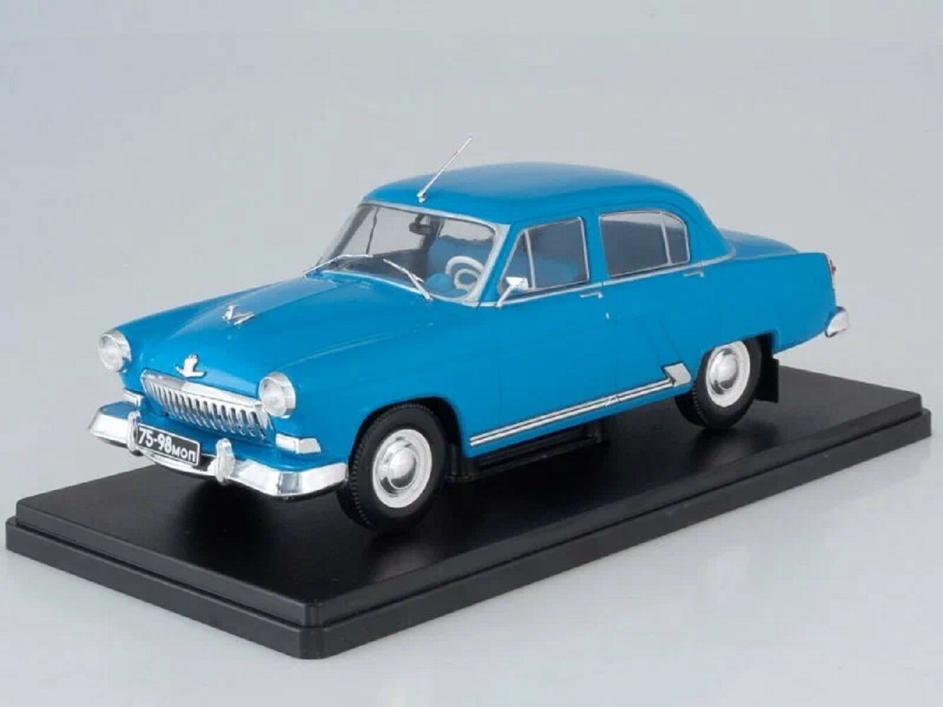 Сувенирная модель автомобиля, металл, цвет голубой, масштаб 1:24