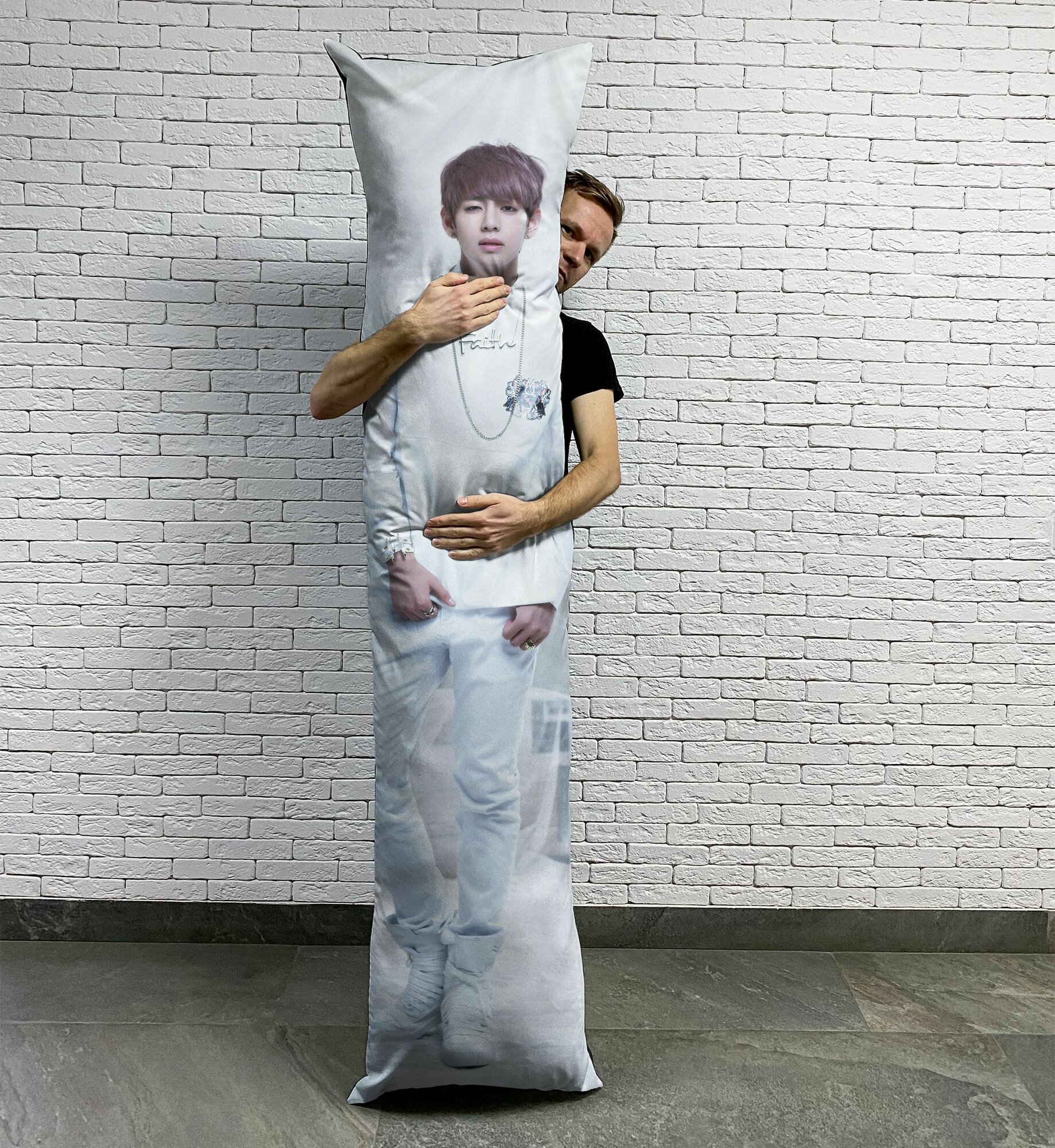 Подушка дакимакура Ким ТэХен BTS 50x200 см