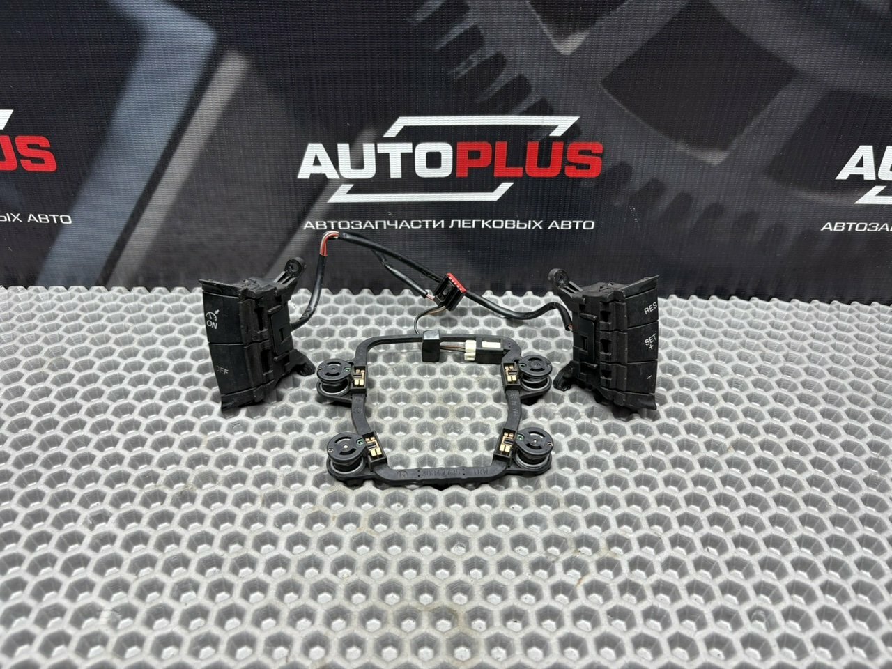 Кнопки на руль Ford Focus 2007 (1.6 HXDB) Б/У с пробегом Арт. 4M5T9E740AA