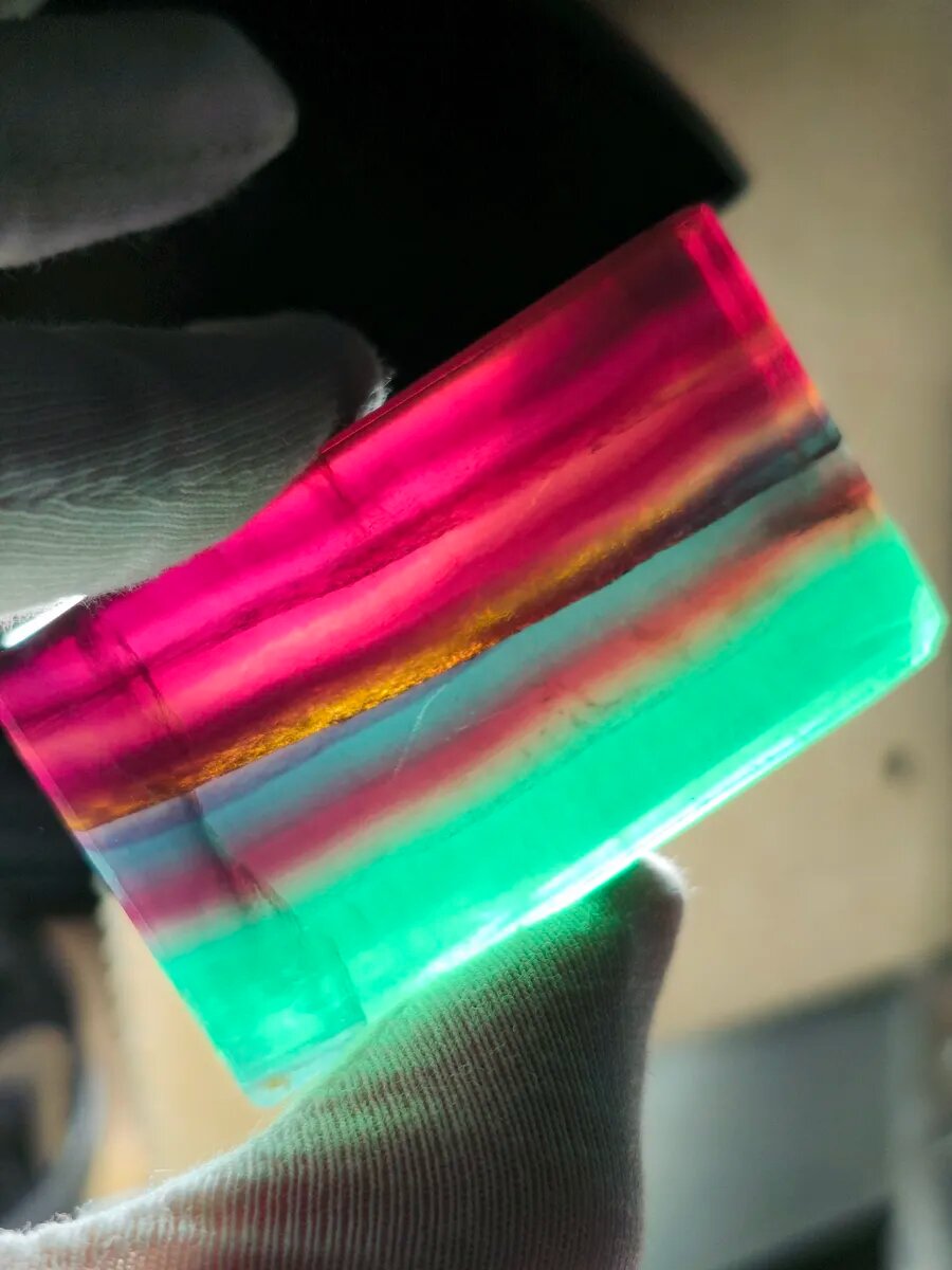 Флюорит камень "полосатое чудо", оберег