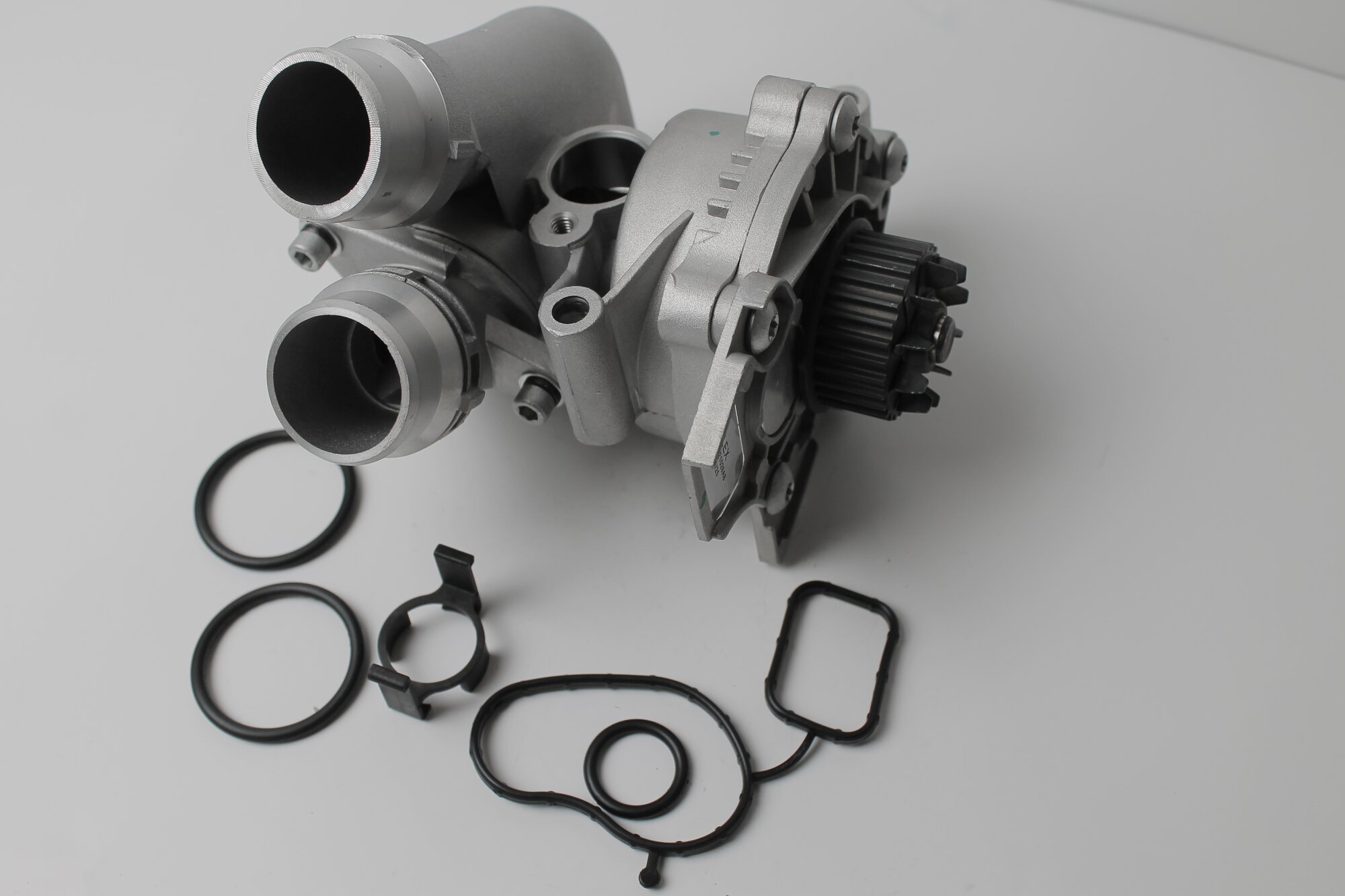 Насос водяной помпа двигателя VOLKSWAGEN Passat B6/B7 SKODA Octavia A5 AUDI A3 8P, 1.8-2.0