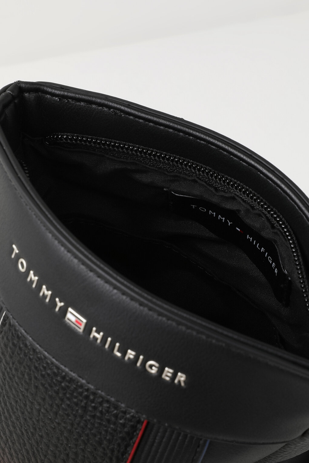 Сумка TOMMY HILFIGER, черный — фото 1