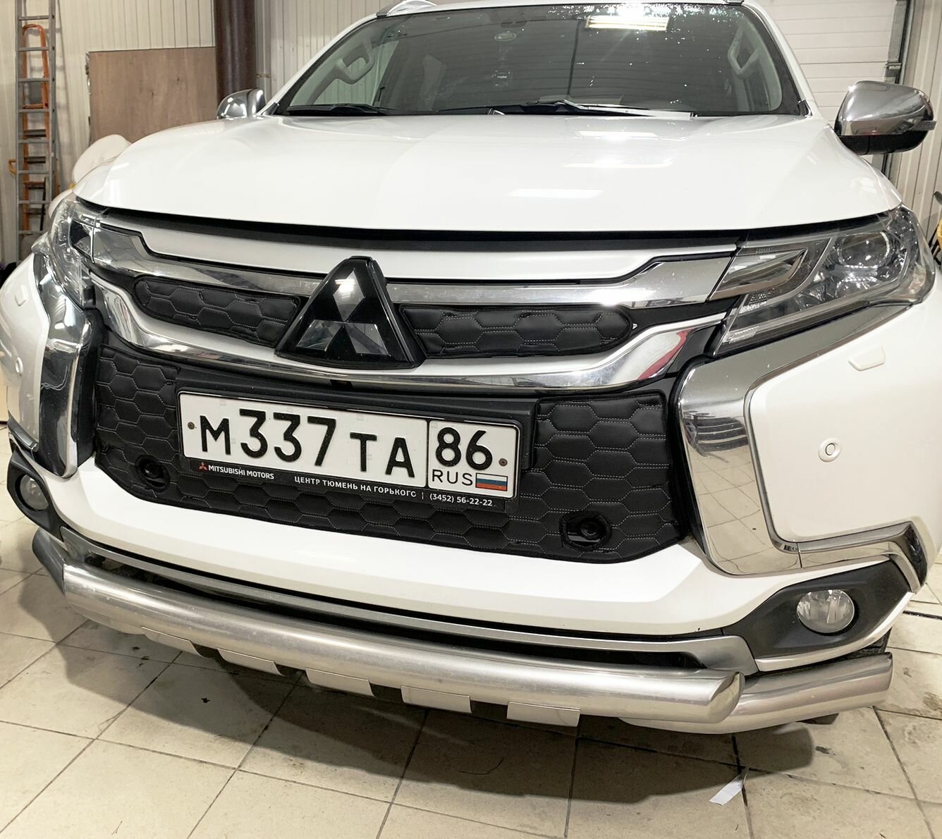 Утеплитель радиатора Экономия топлива Mitsubishi Pajero Sport 3 Митсубиси Паджеро Спорт (дорестайлинг 2015 -2021) парктроники