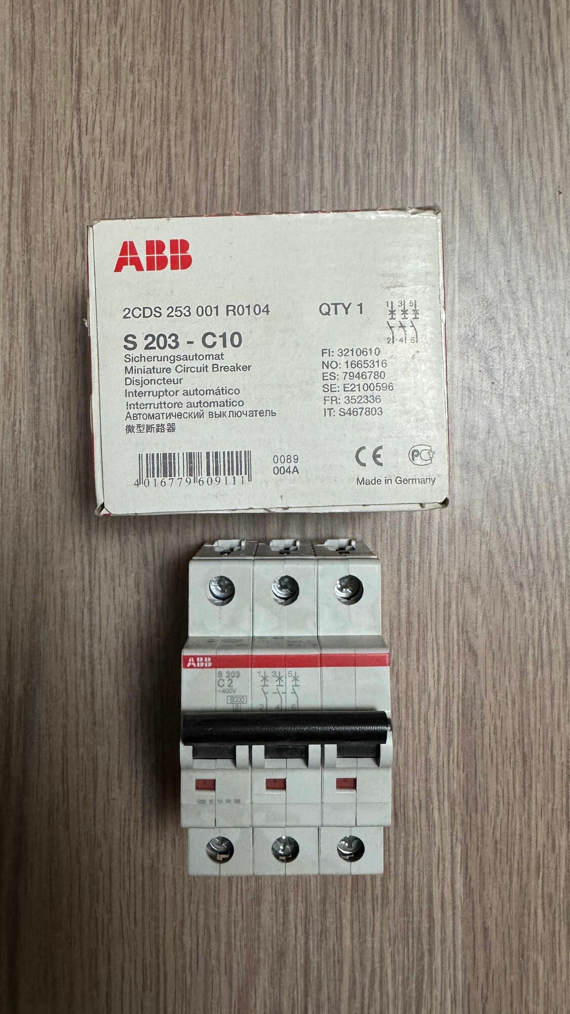 Автоматический выключатель ABB S203 10A (С) 6kA 2CDS253001R0104