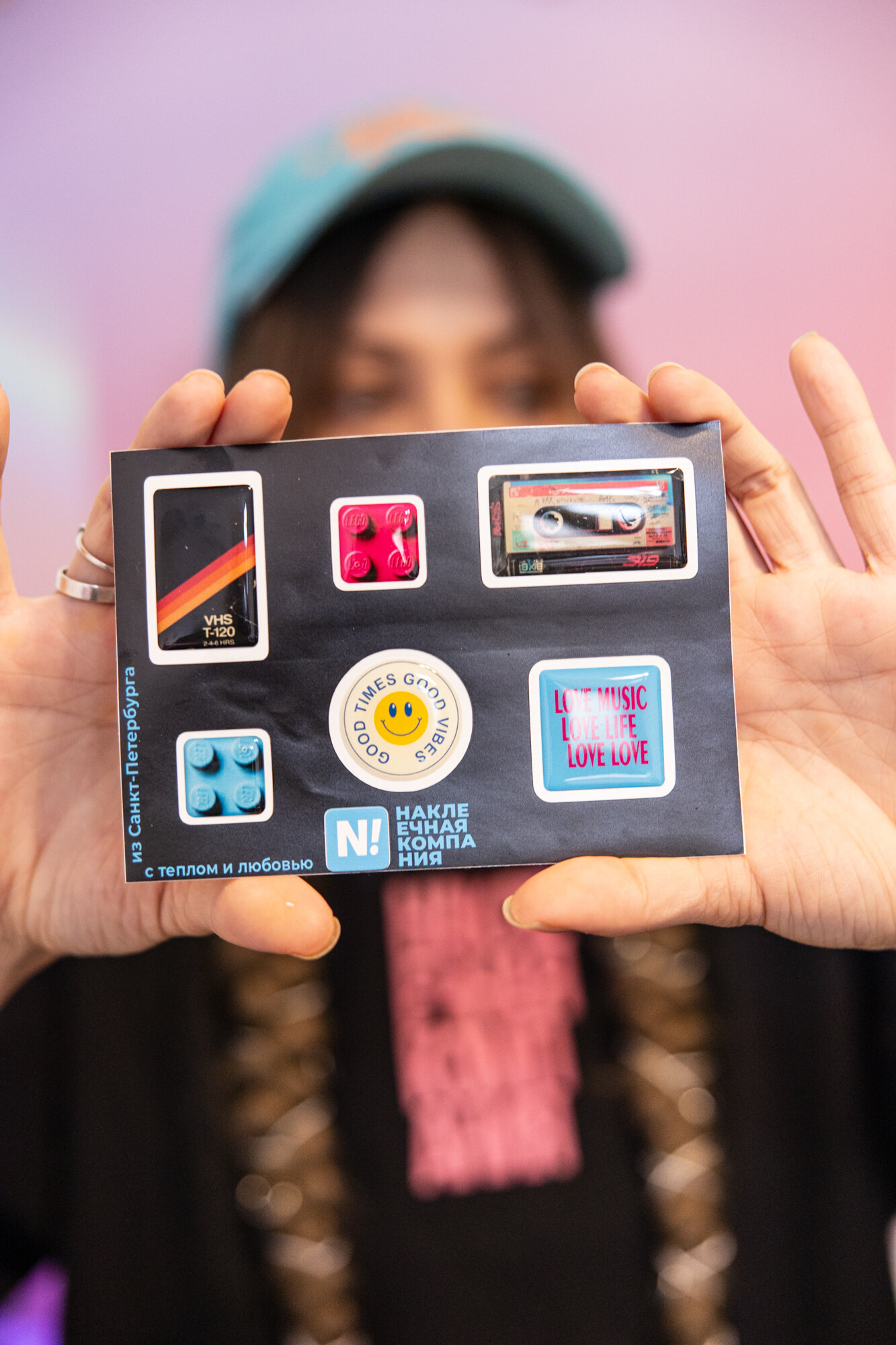 Объёмные наклейки на телефон 3D. Стикерпак Детство аудиоассета видеокассета конструктор.