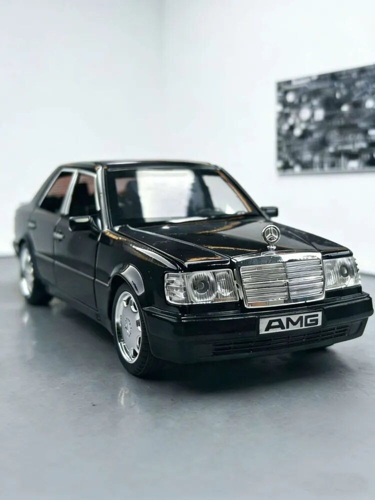 Металлическая автомобильная модель Mercedes-Benz E500 в масштабе 1:28