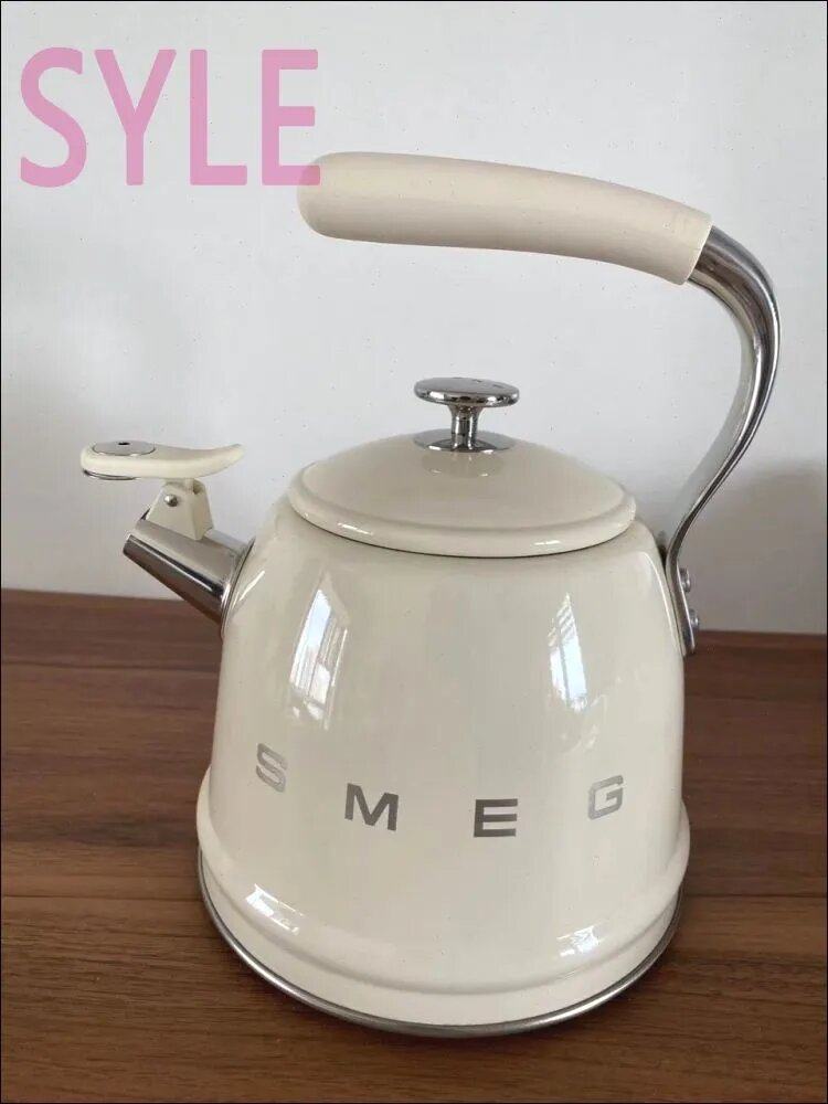 Чайник Smeg, 2.3 л, крем, нержавеющая сталь, со свистком, для индукционных, газовых и электрических плит
