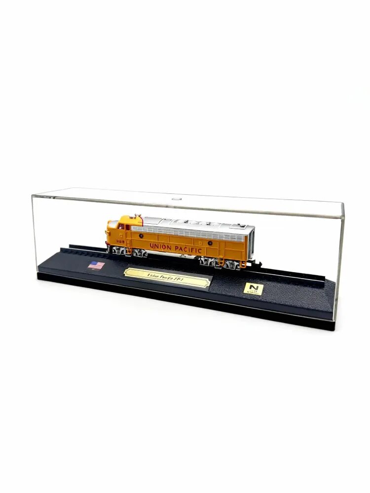 Модель локомотива и поезда FP 7 компании Union Pacific Railroad в масштабе 1:160, подходящая для коллекционеров и для домашнего использования.