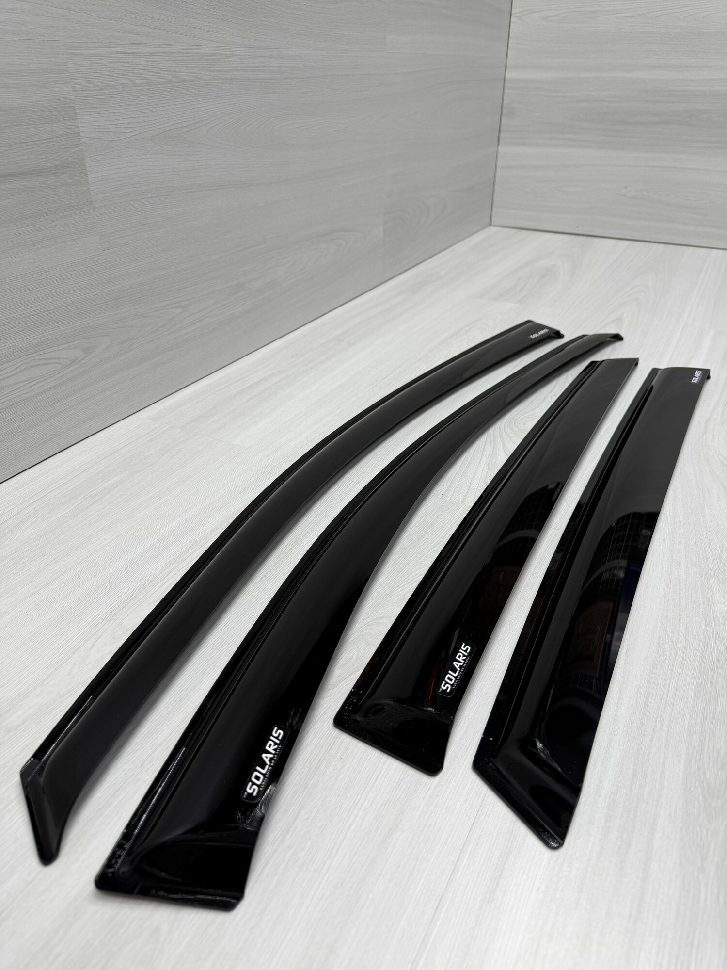 Дефлекторы (ветровики) окон Hyundai Solaris хэтчбек 2010-2016 (Хендай Солярис)