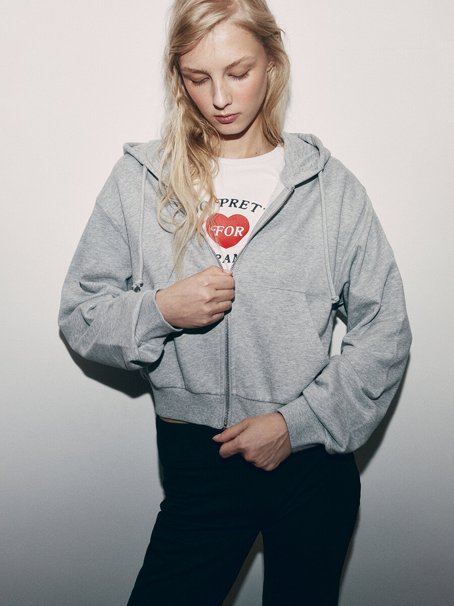 Толстовка укороченная с капюшоном