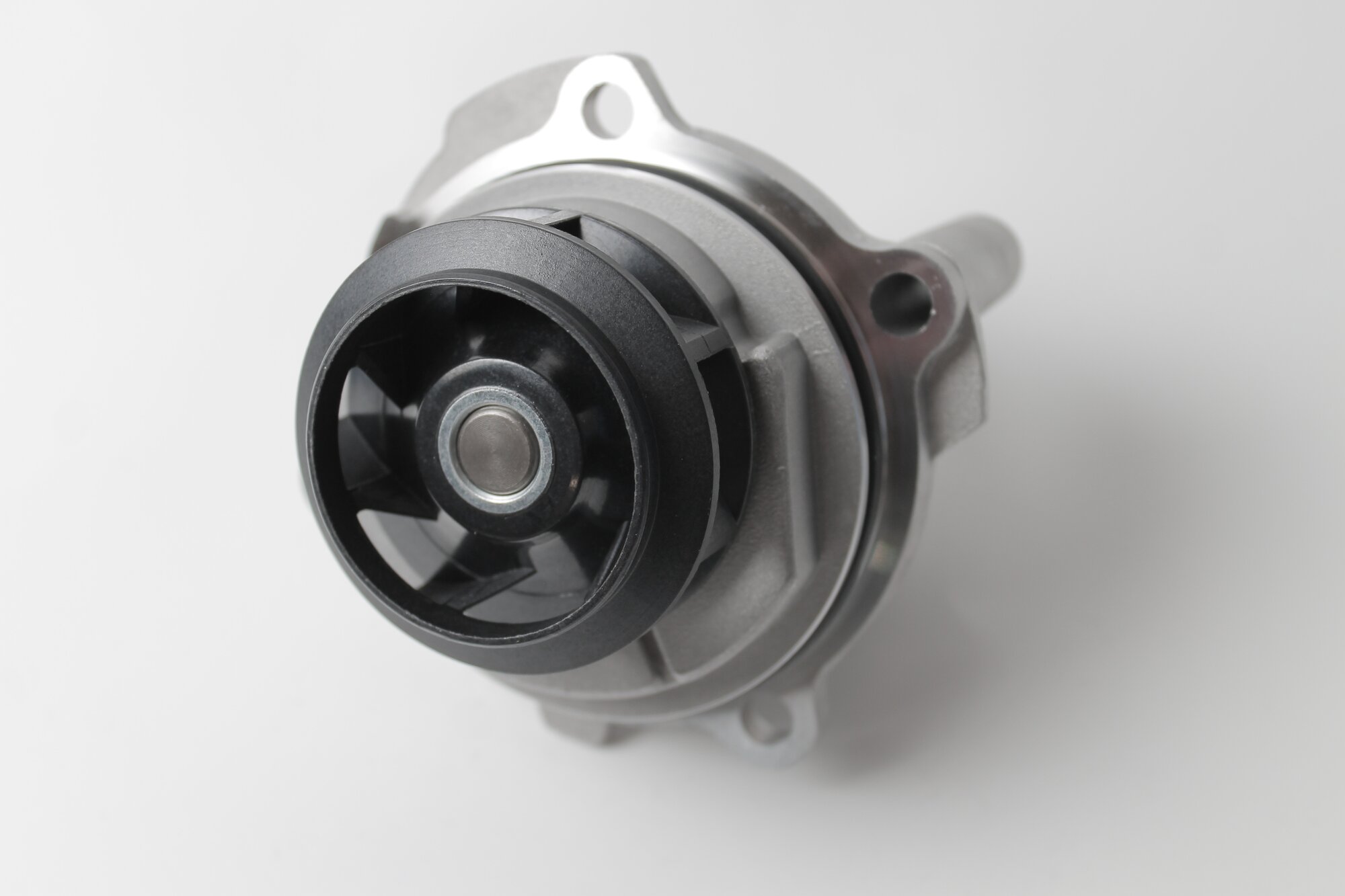 Насос водяной помпа двигателя VOLKSWAGEN Golf 6, Passat B5/B6 SKODA Octavia A4/A5, 1.6-2.0FSi