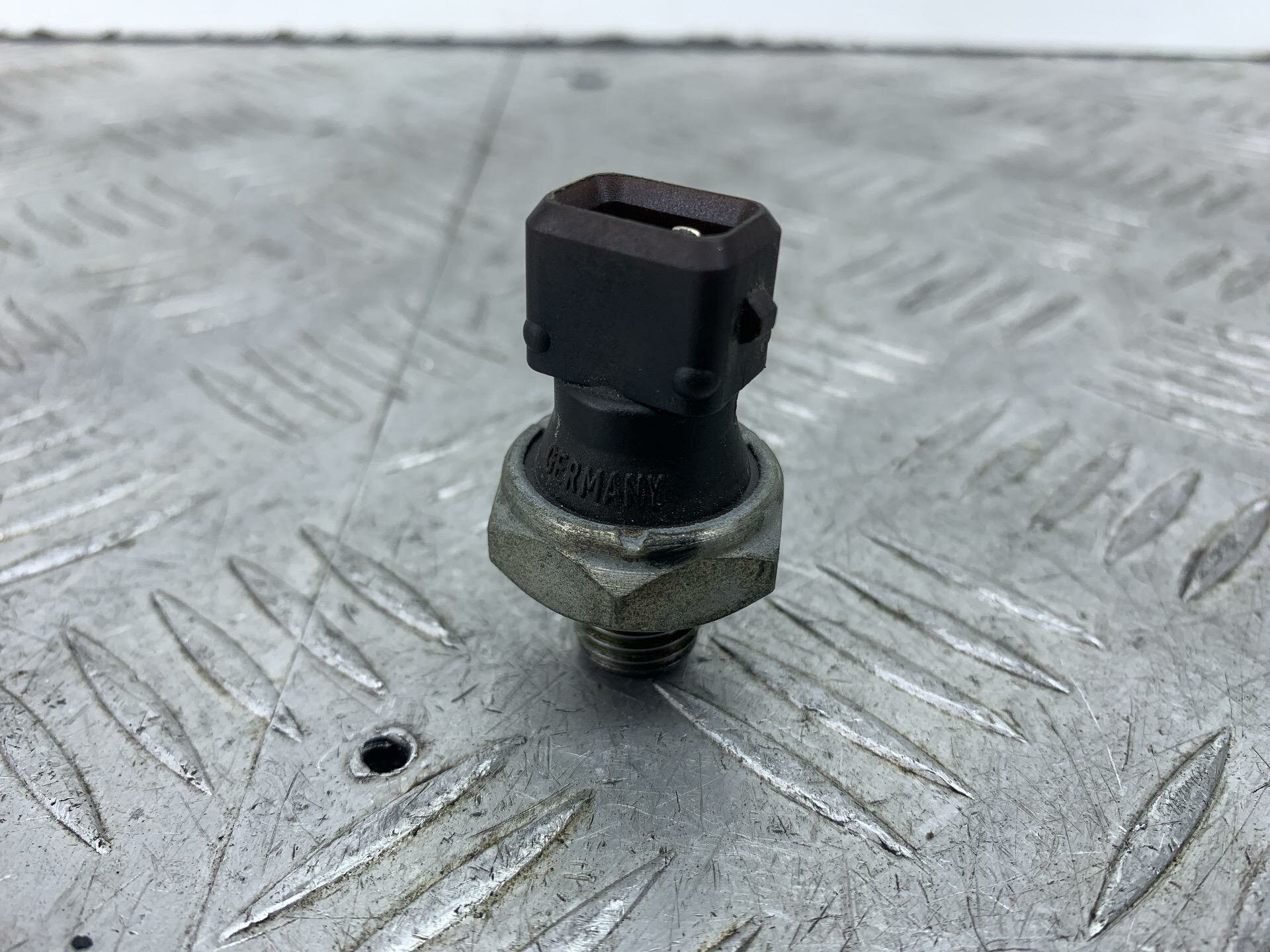 Датчик давления масла BMW 5 E60/E61 2006 171050902