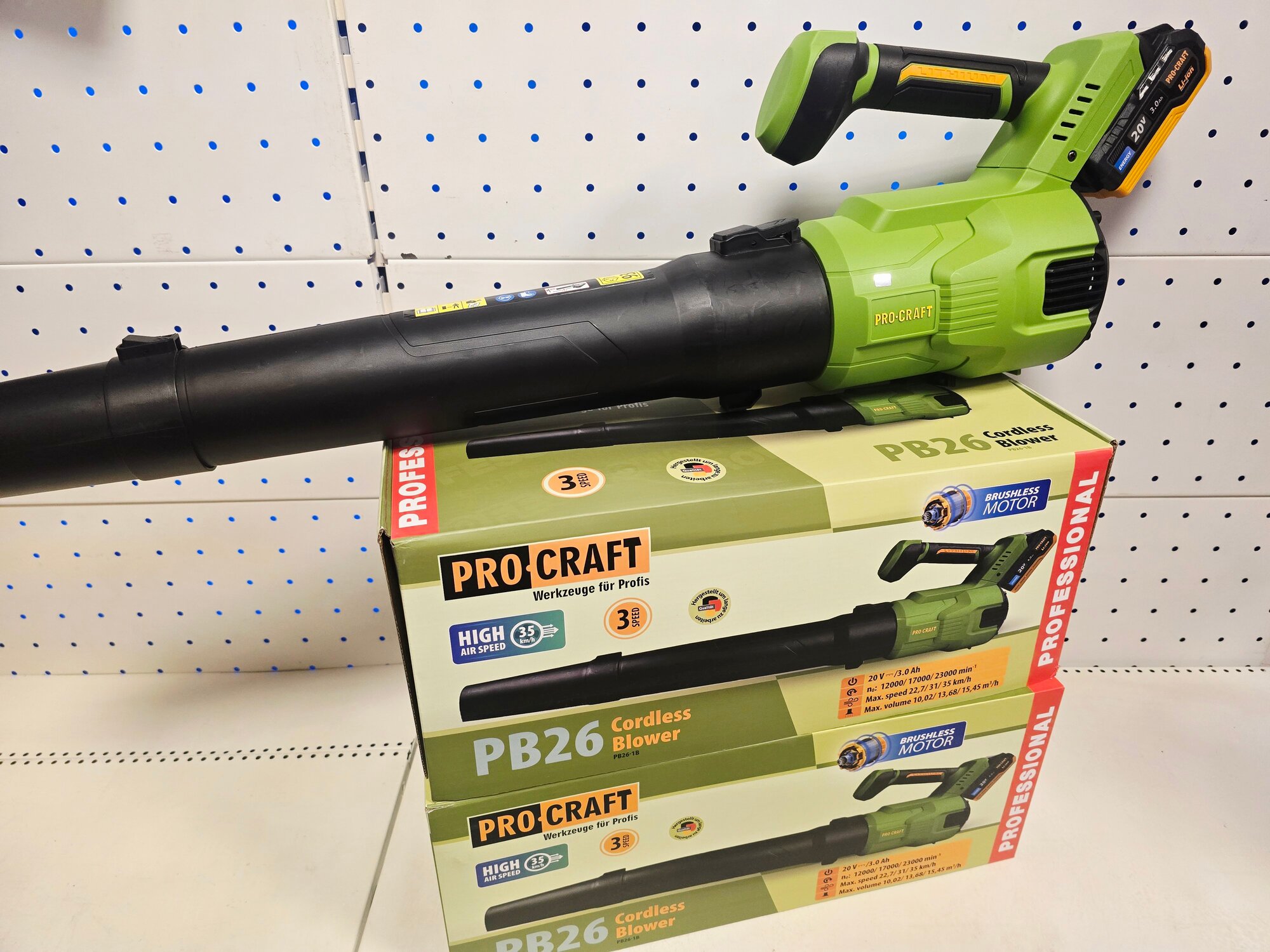 Мощная аккумуляторная воздуходувка Procraft PB26, 35км/ч, 20В/3Ач, насадки, бесщеточная