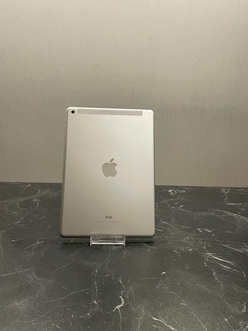 9.7" Планшет Apple iPad 6 2018, Wi-Fi + Cellular, 32 гб, Серебристый