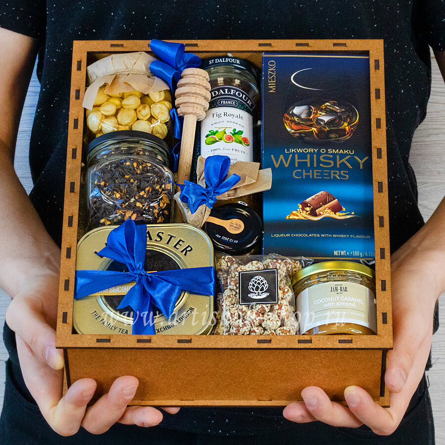 Подарочный набор с чаем, медом и сладостями для женщины ART-Box #2193