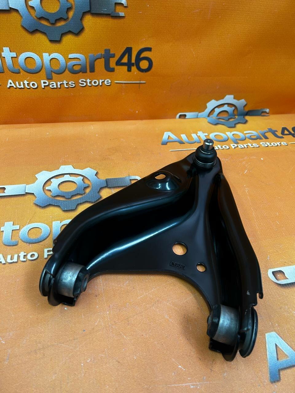 Рычаг передний левый в сборе с шаровой с боковой проточкой Renault Logan II. Оригинал