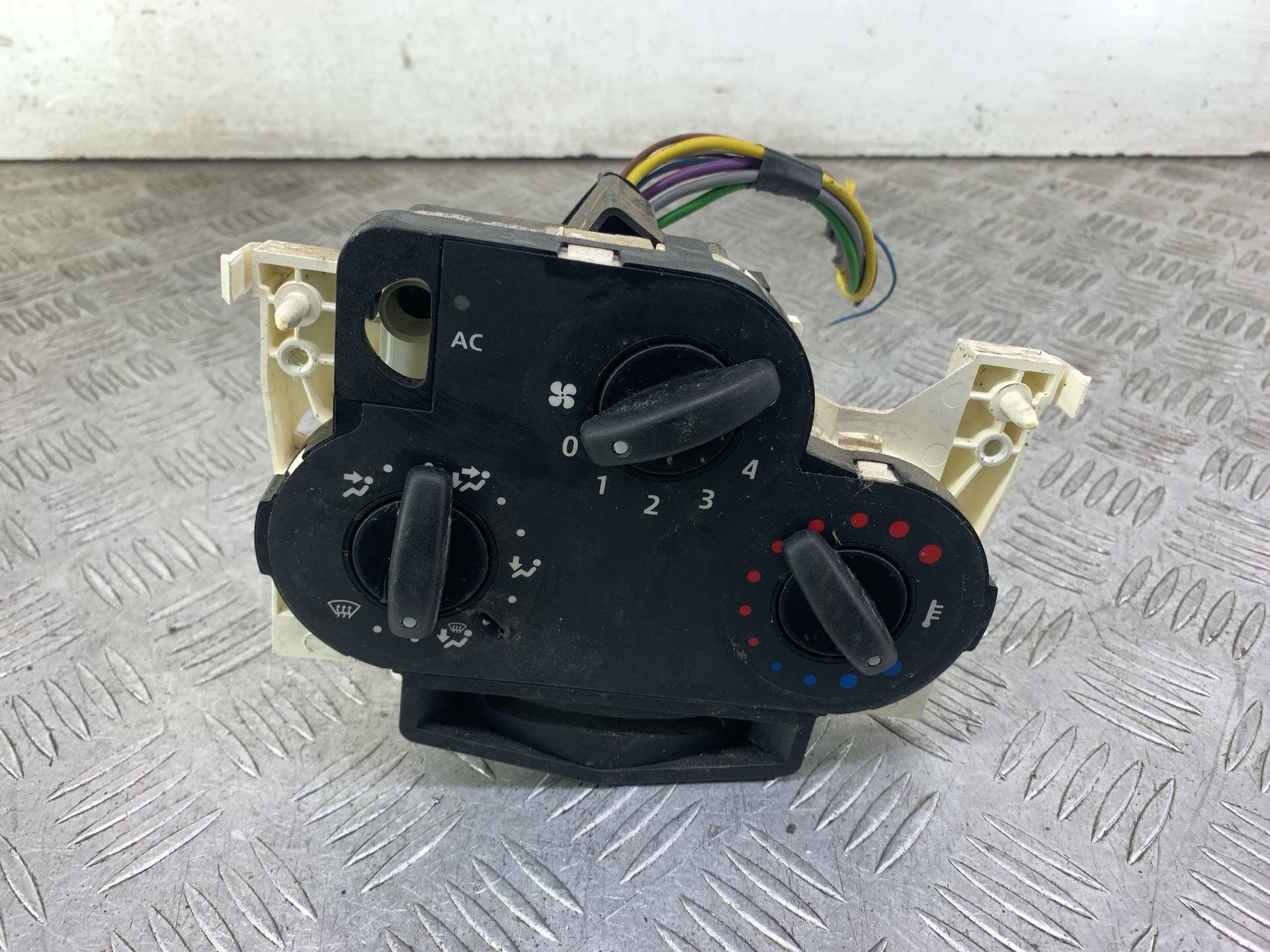 Блок управления печки/климат-контроля Renault Logan (2004 - 2009) 69570003