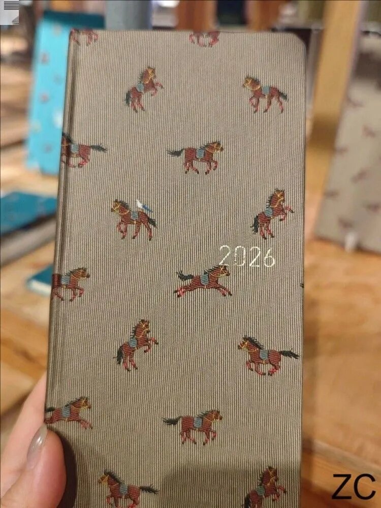 Ежедневник B7 2026 Hobonichi с лошадьми 50 листов Коричневый твердый переплет для заметок