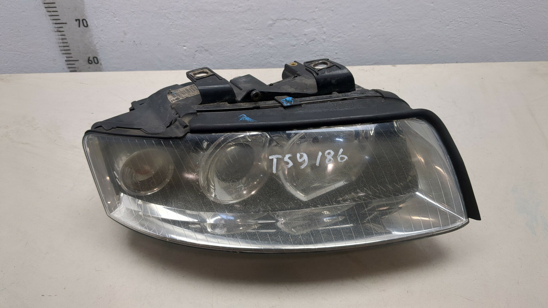 Фара (передняя) правая Audi A4 (B6) Б/У