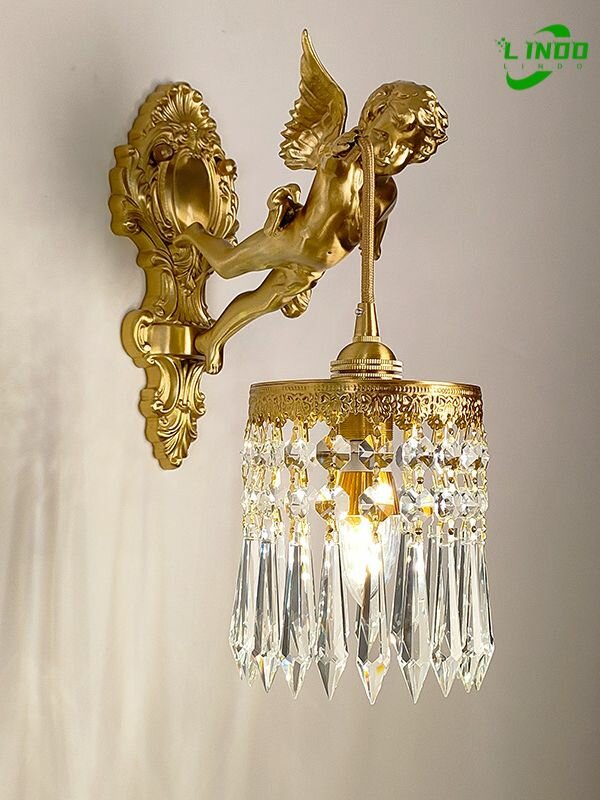 Настенный светильник в стиле французского рококо с ангелом