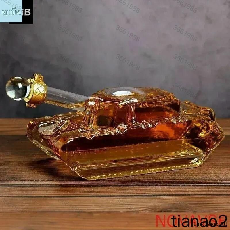 WIB Бутылка Бутылка для алкоголя в форме танка, 0.5 л, 1 шт