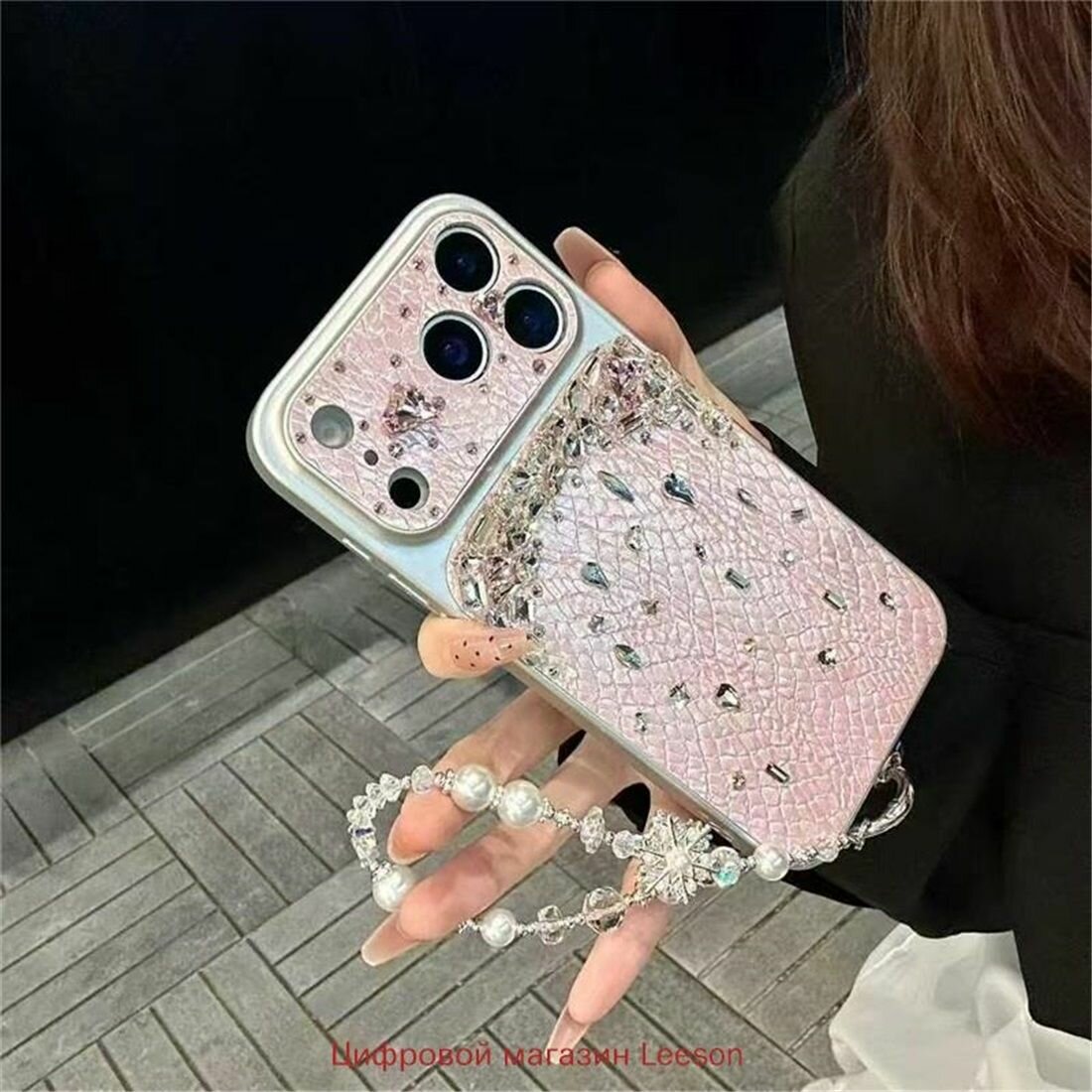 Чехол для мобильного телефона iPhone 17 Pro Max, кожаный материал iPhone 17 Pro Max luxury point diamond. Защитный чехол для мобильного телефона от падения с браслетом из бисера