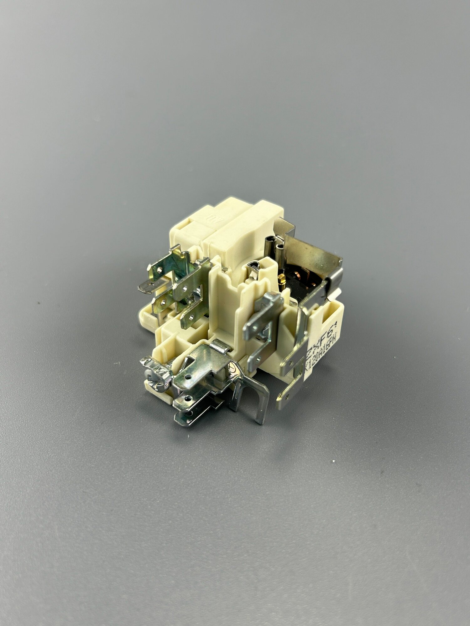 Реле пускозащитное ZXF6 K120A16PN F6 112-20 для холодильника
