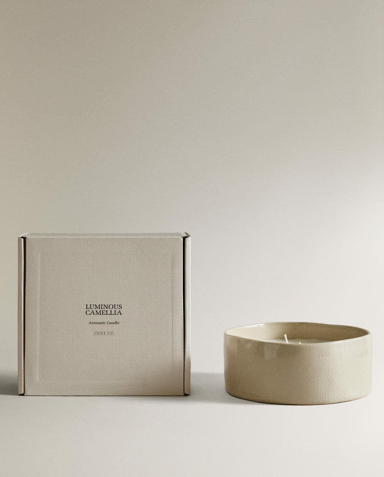 Свеча ароматическая ZARA HOME Luminous Camellia, розовый, 5.5 x 14 x 14 см 5448/705/637-99