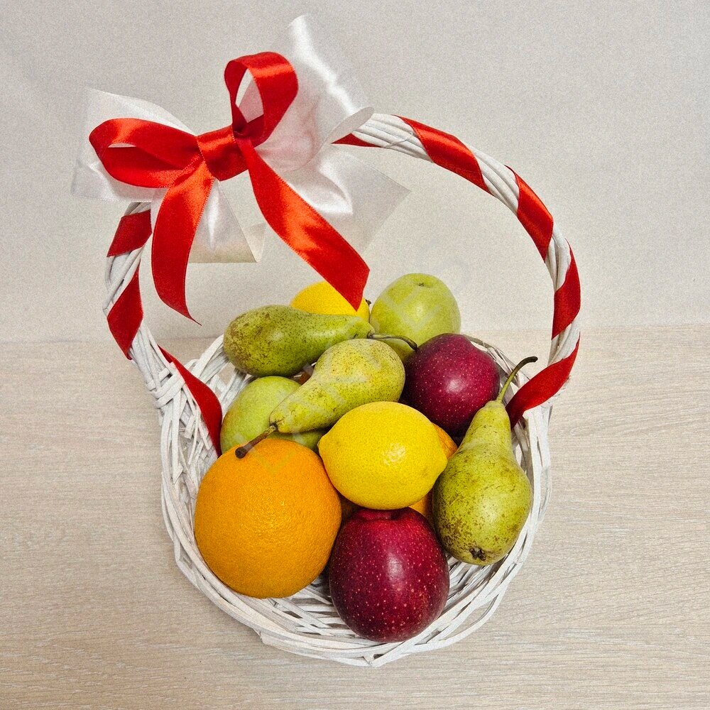 Корзинка с фруктами