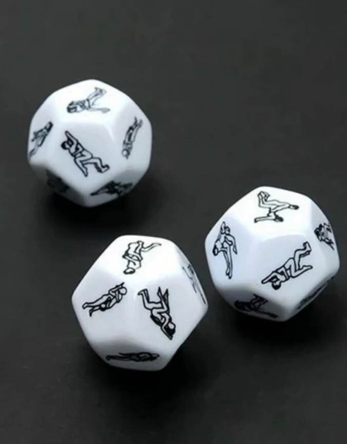 Кубик (игральные кости) для взрослых с позами 10 сторон "Камасутра" черно-белый, 1 шт
