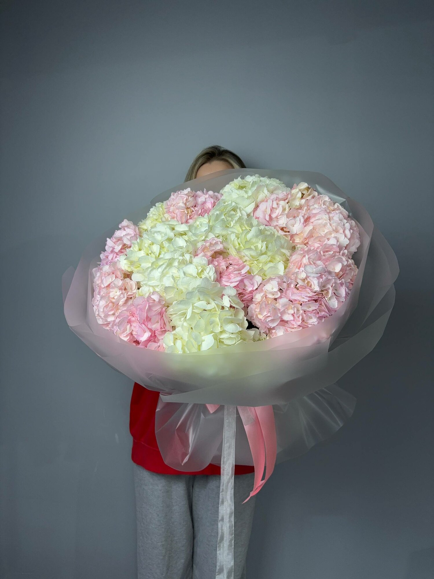 FRESH FLORA Королевское Великолепие: роскошный букет из белых и розовых гортензий – купить с доставкой