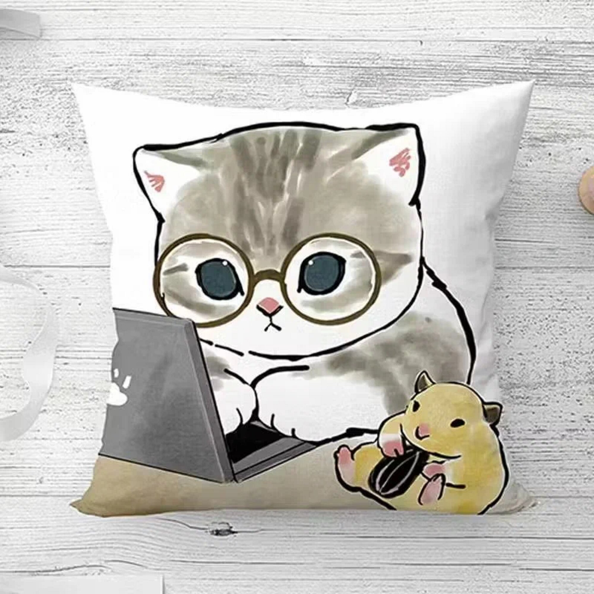 Чехол для подушки Котенок Василий за компьютером 40х40 велюр