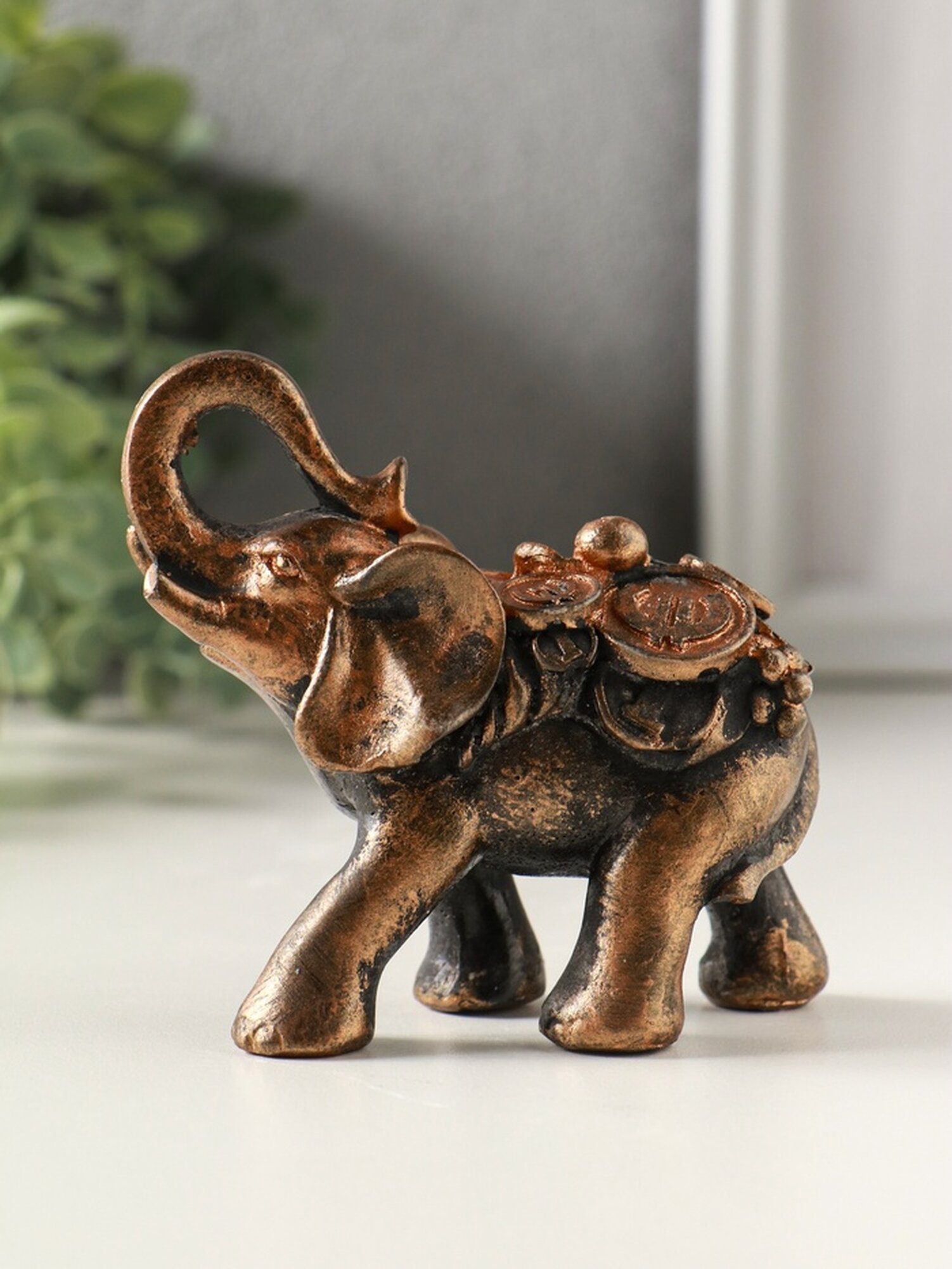 Статуэтка Сима-ленд "Слон несет богатство", гипс, 8x8x4 см, под бронзу винтаж