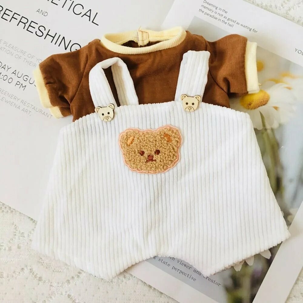 Костюм с футболкой и подтяжками