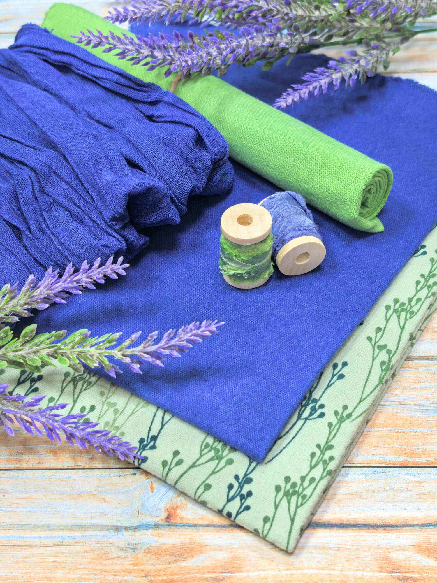 Ткани ручного окрашивания / Набор для шитья кукольной одежды, 4 отреза, 2 шелковые ленты